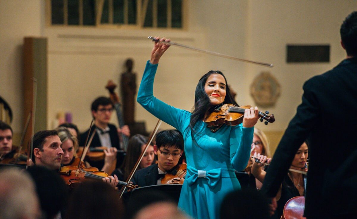 Aisha Syed, la violinista dominicana que pone en alto la bandera ...